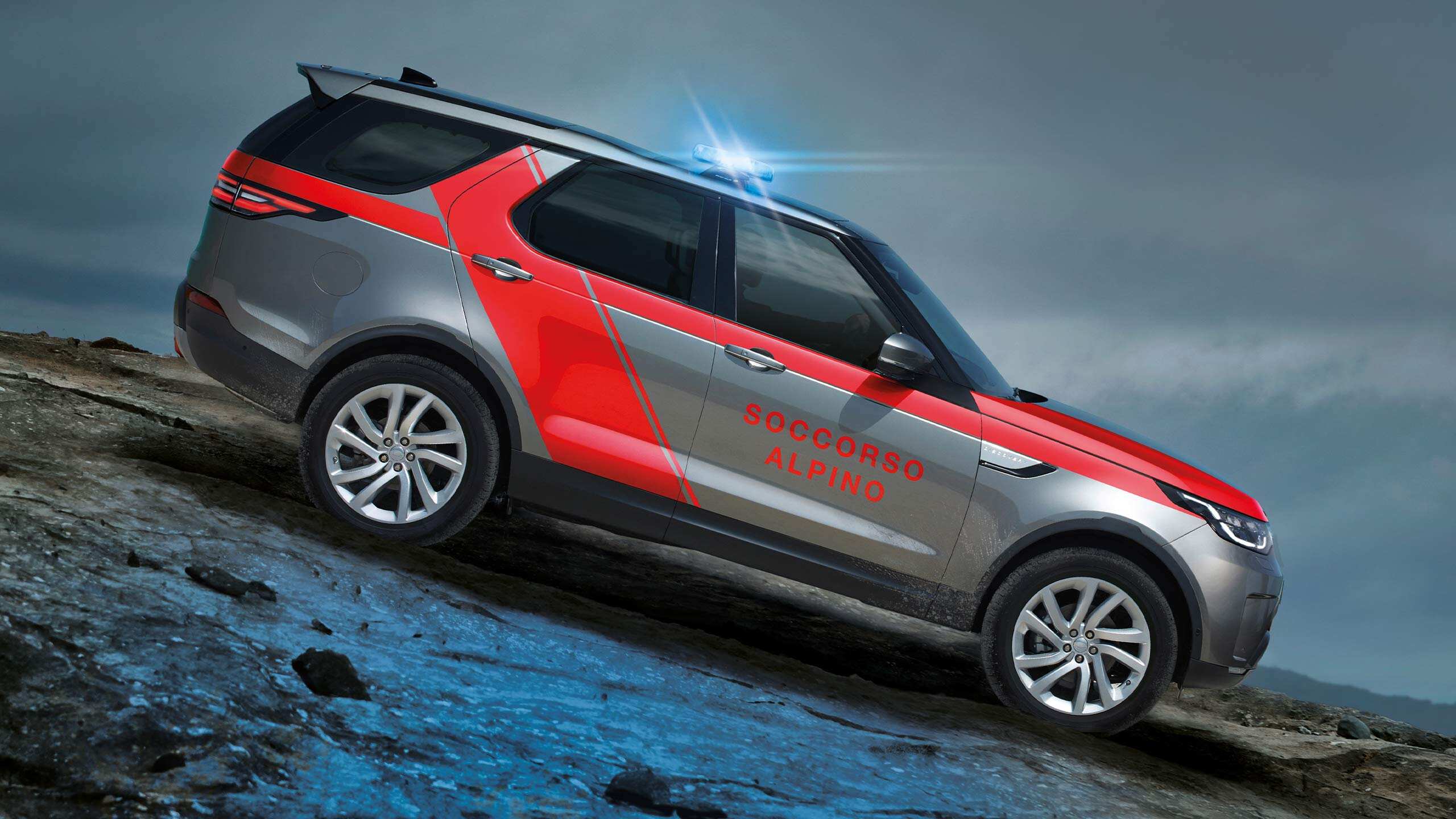 Emergency Services Vehicles | Fleet & Business | Land Rover