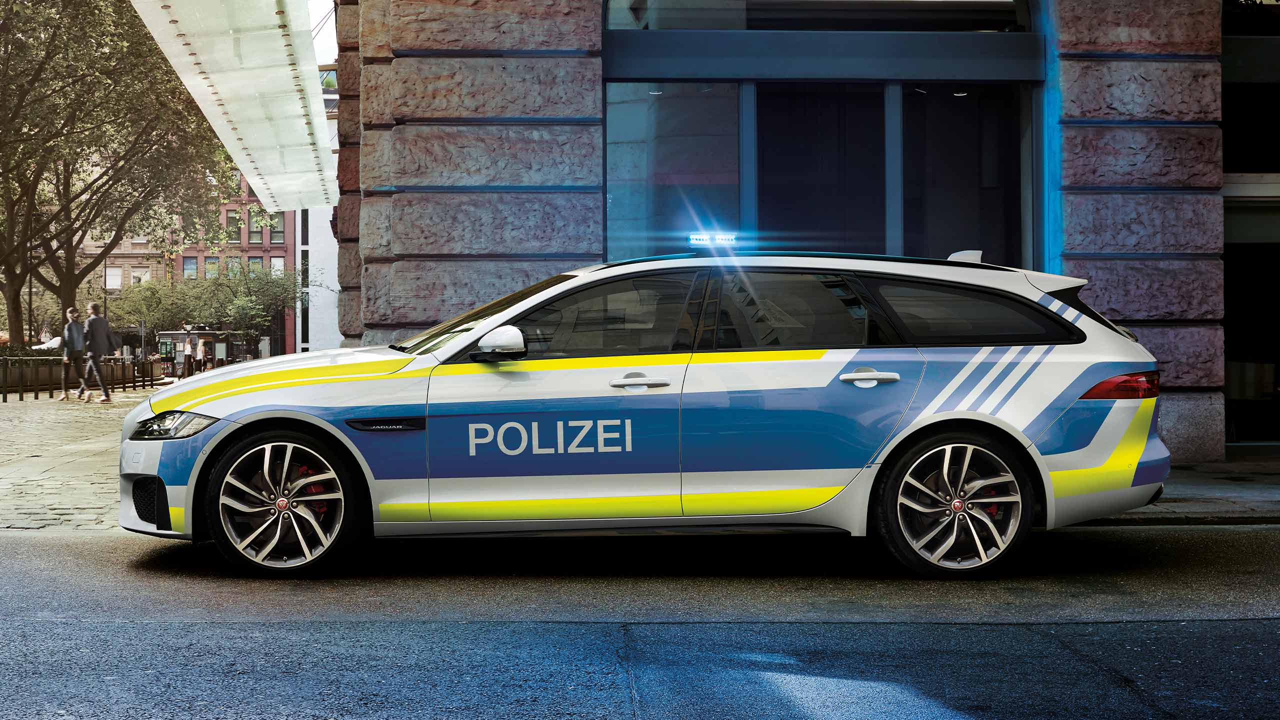 Emergency Services Vehicles | Fleet & Business | Land Rover