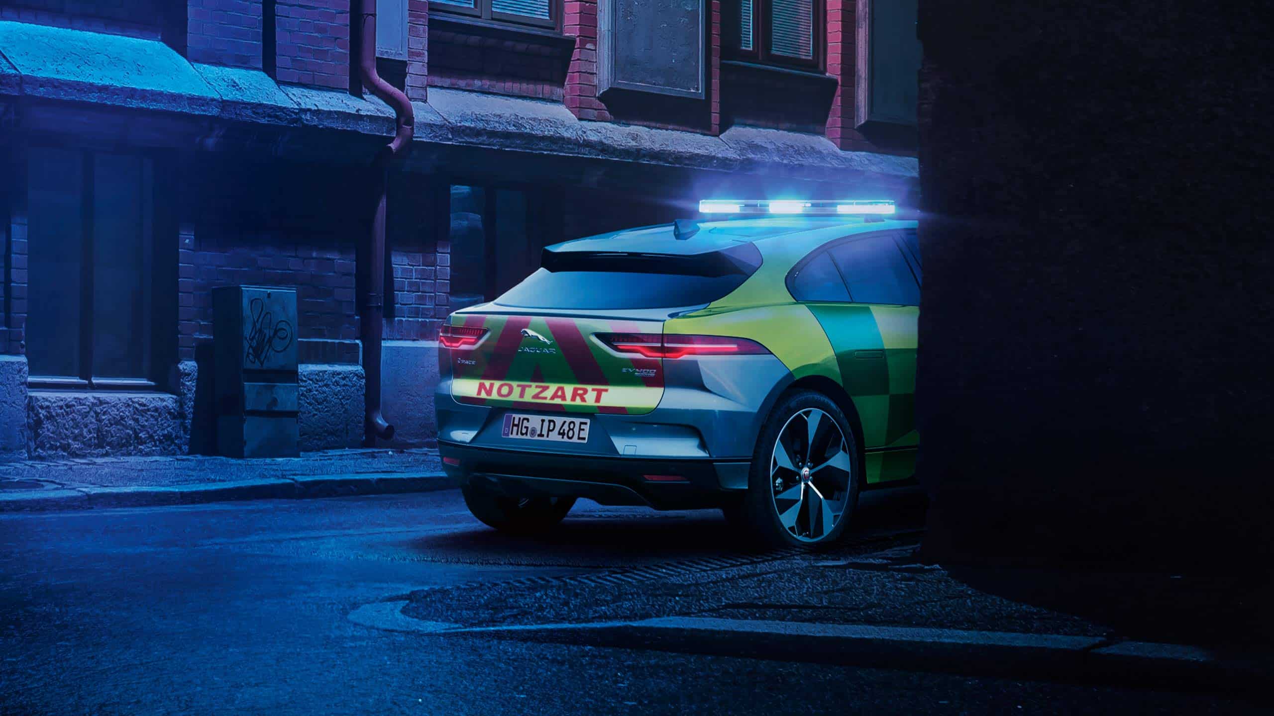 Emergency Services Vehicles | Fleet & Business | Land Rover